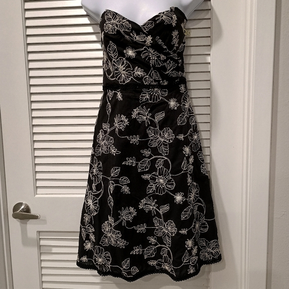 Dex | Dresses | Nylon By Dex Strapless Elegant Black And White Floral ...